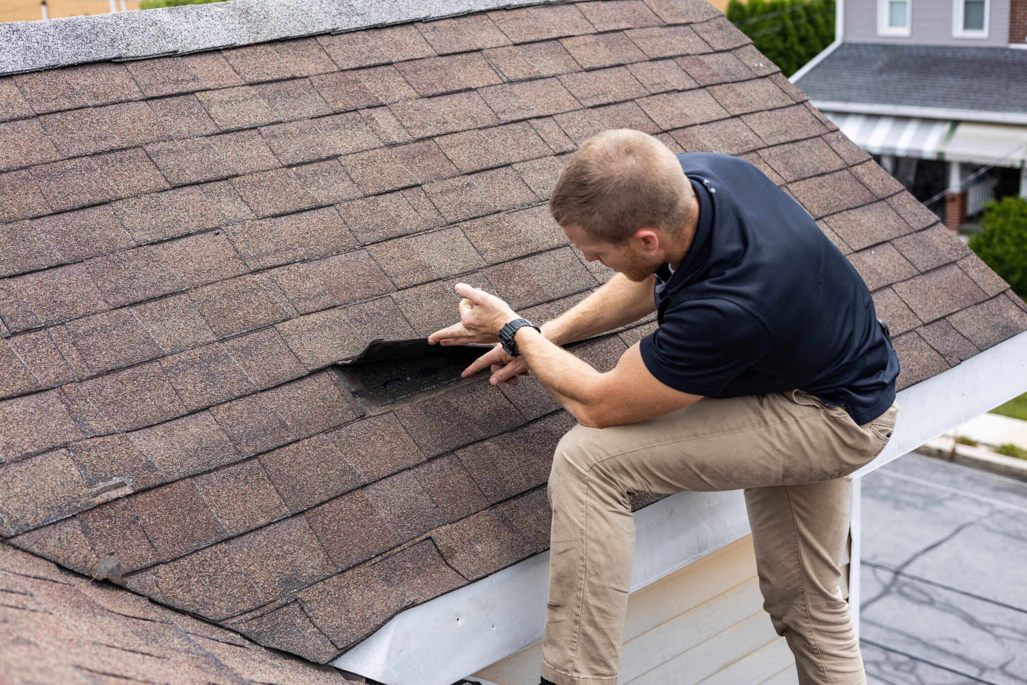 5 Warning Signs Your Roof Shingles Need Attention - Mast Roofing and ...